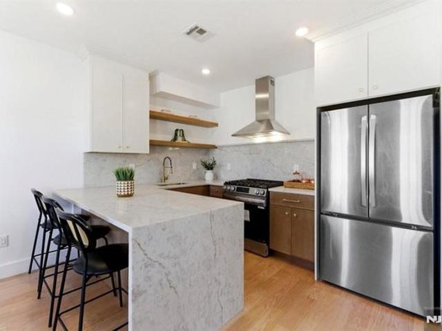 113 Oak St Unit 2, Jersey City, NJ 07304