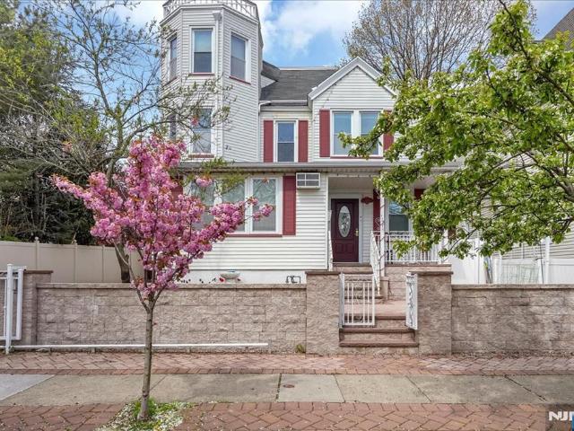 113 Oakwood Avenue