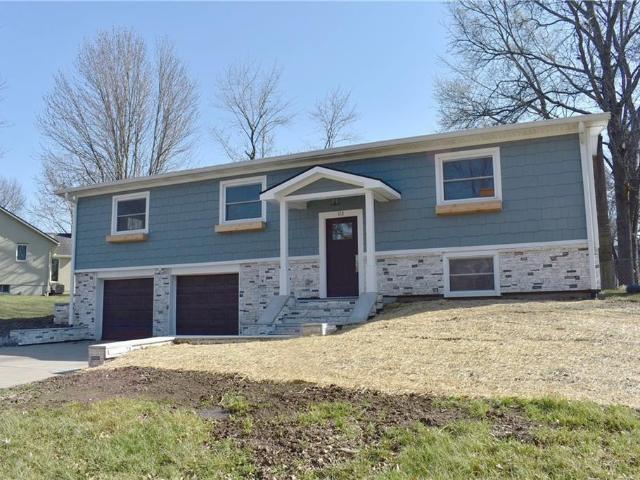 113 Overhill Dr, Paola, KS 66071 | MLS #2608 | Compass