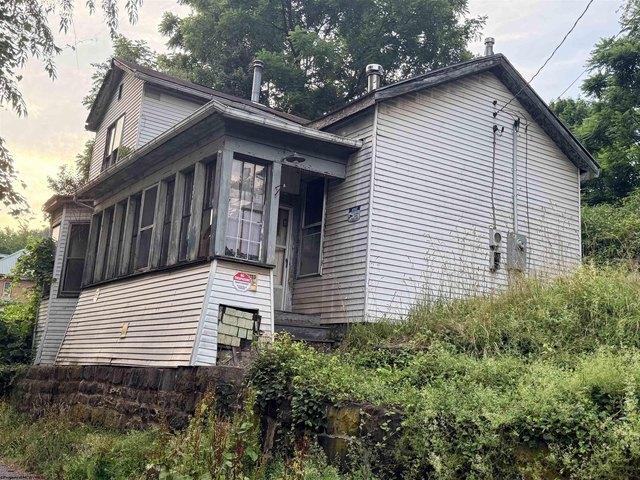 113 Long St, Grafton, WV 26354