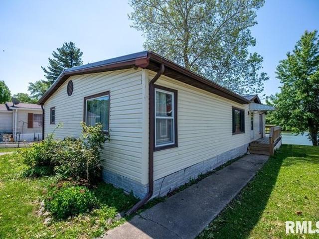 113 Lakepoint Dr, Metamora, IL 61548
