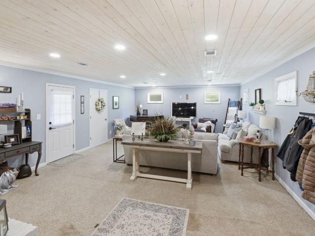 113 Leota Dr