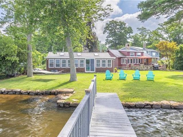 113 Mohawk St, Coventry, RI 02816