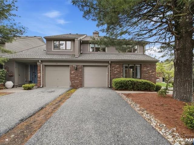 113 Macleish Ct, Mahwah, NJ 07430