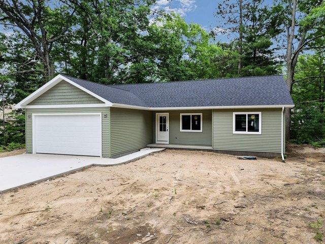 113 McKee St, Houghton Lake, MI 48629