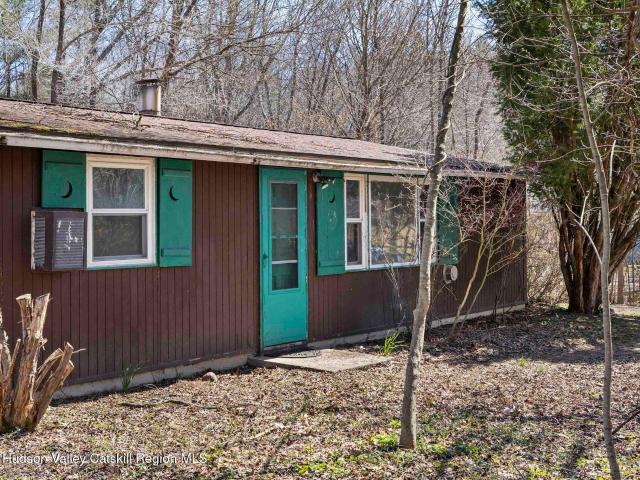 113 Meadow Ct, Woodstock, NY 12498 | MLS #20261 | Compass