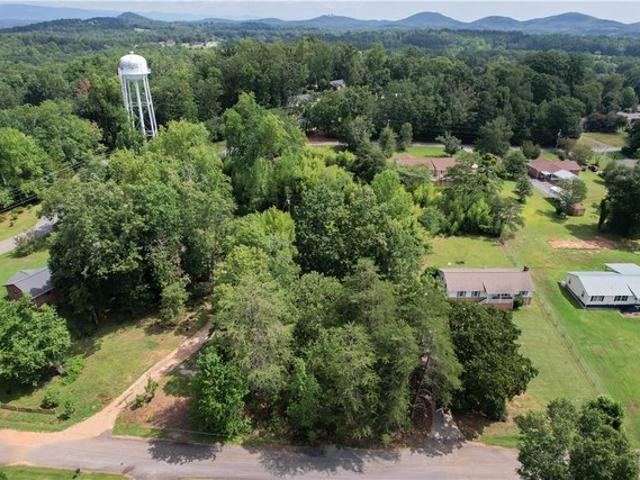 113 N Woodland Dr, Pickens, SC 29671