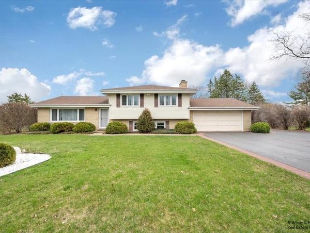 113 S Wedgewood Dr, Barrington, IL 60010