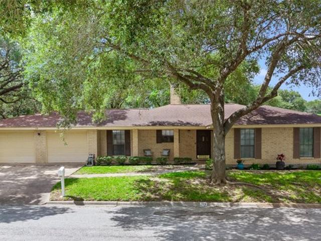 113 Suffolk Ln, Hallettsville, TX 77964