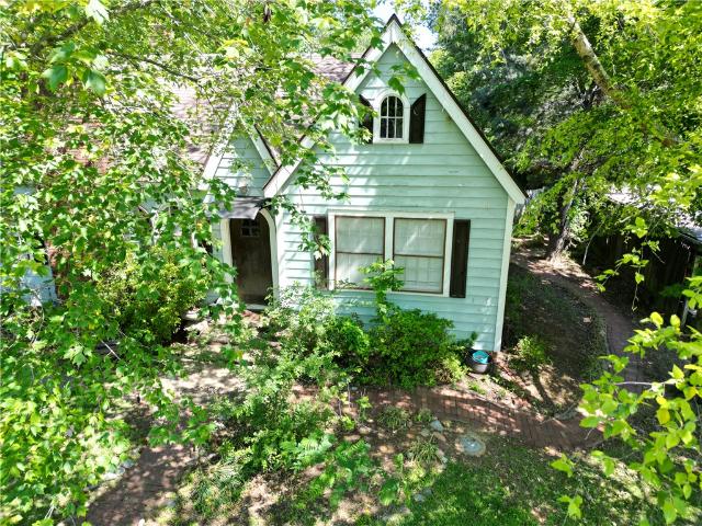 113 E Poplar Street