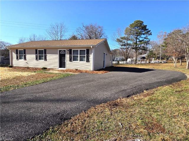 113 Ravenwood Court