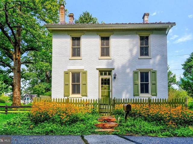 113 Race St, Boiling Springs, PA 17007