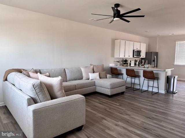 113 Riverwalk Ter