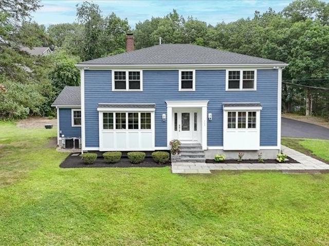 113 River St, Middleton, MA 01949
