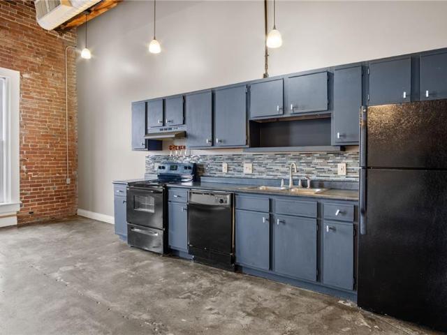 113 W 5th Street # 303