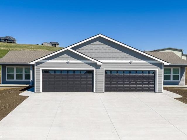 113 W 6th St, Woodbine, IA 51579