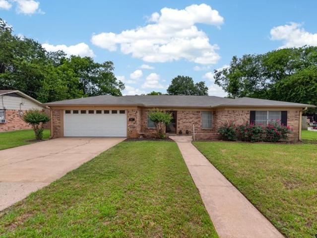 113 W Tena St, Jacksonville, TX 75766
