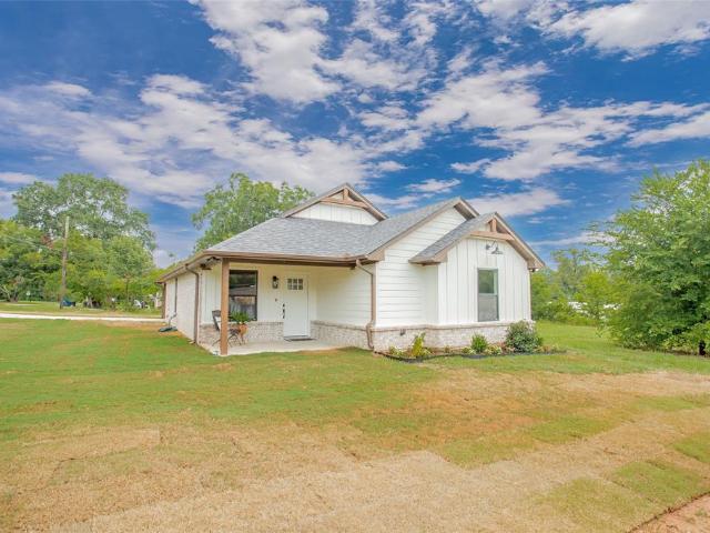 113 W Magnolia St, Troup, TX 75789 | MLS #21180