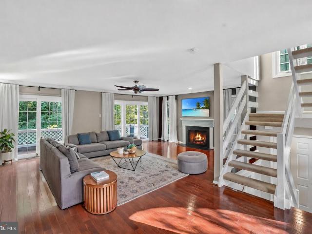 113 Whistling Swan Lane