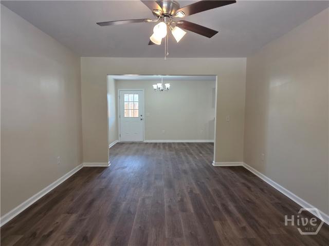 113 Towne Park Drive E