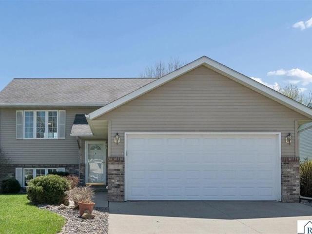 113 Torrey Pines Dr, Mankato, MN 56001