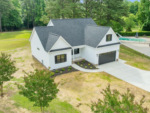 113 Twin Oaks Place