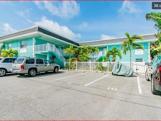 11440 1st St E Apt 6, Treasure Island, FL 33706