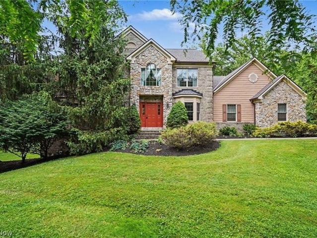 11440 Glenmora Dr, Chardon, OH 44024