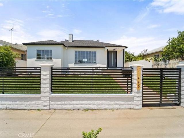11445 Saticoy St, North Hollywood, CA 91605
