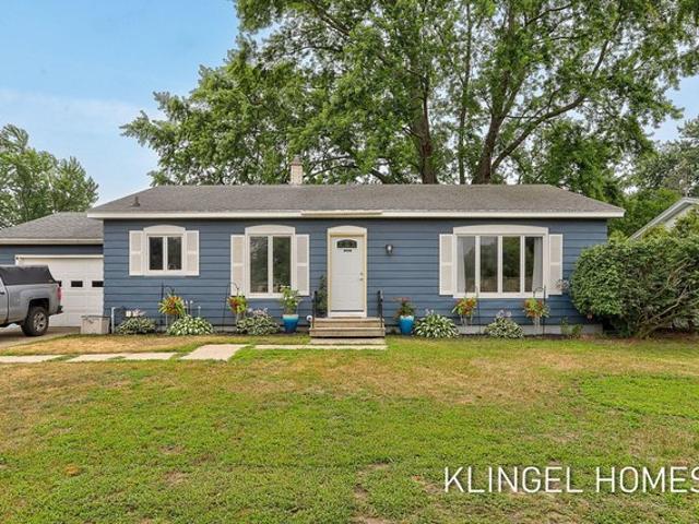 1144 Oakes Ave, Grand Haven, MI 49417