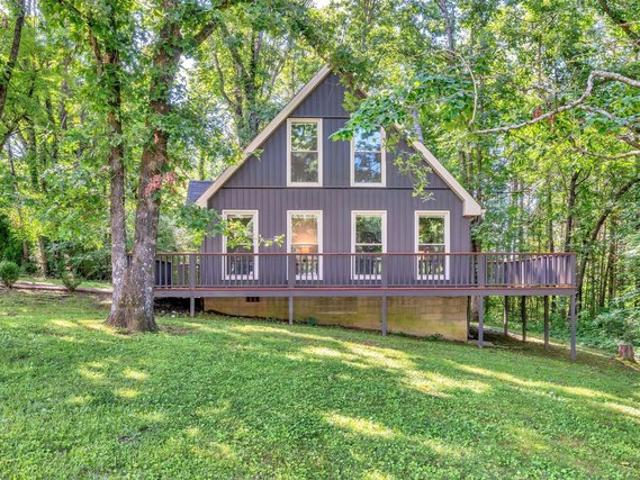 1144 Chestnut Dr, Burns, TN 37029