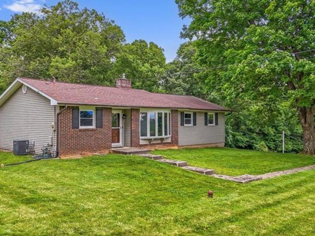 1144 Rainbow Dr NW, Lancaster, OH 43130