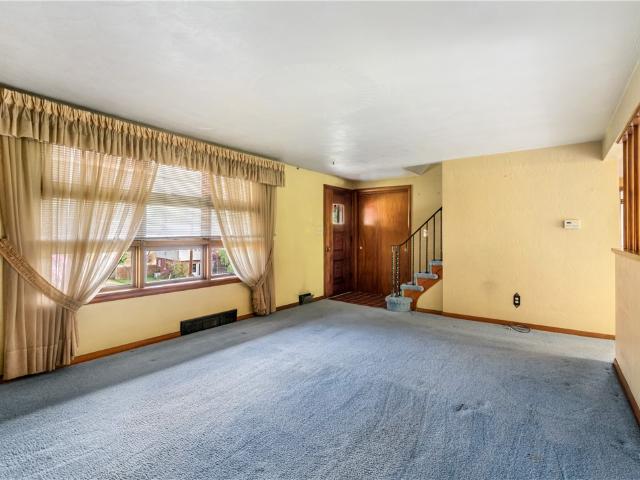 1144 Sarah St