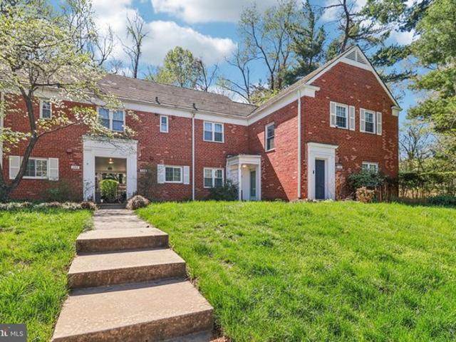 1144 Valley Dr, Alexandria, VA 22302