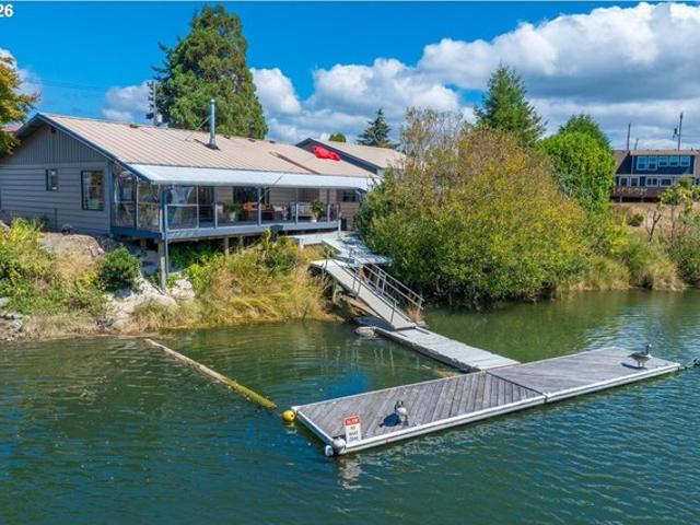 1144 Winchester Ave, Winchester Bay, OR 97467