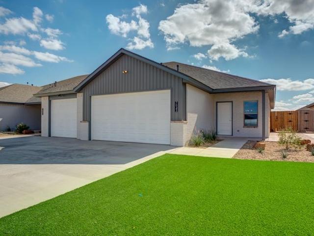 1145 N 7th St, Wolfforth, TX 79382