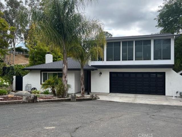 1145 Cypress Dr, Vista, CA 92084