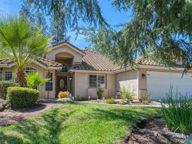 1145 E Woodhaven Ln, Fresno, CA 93720