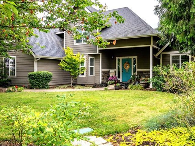 1145 S 6th St, Harrisburg, OR 97446