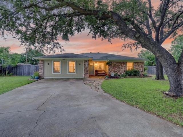 1145 S Timberline Dr, Benbrook, TX 76126