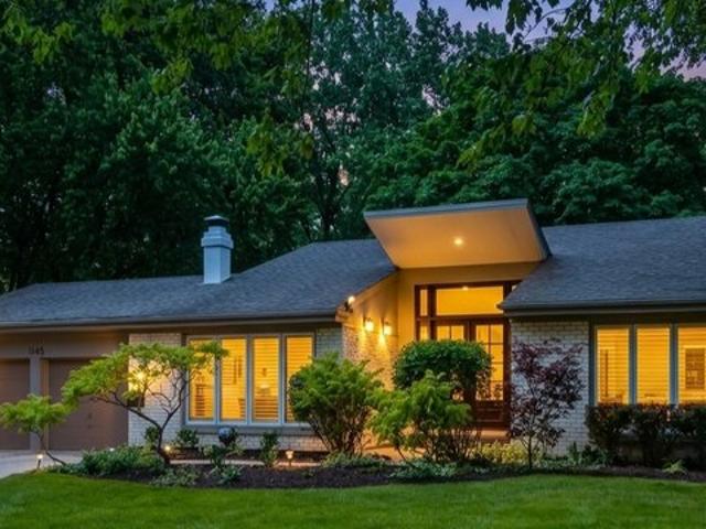 1145 W Peregrine Ct, Palatine, IL 60067