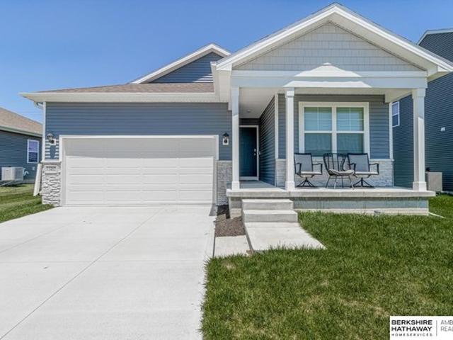 11462 Port Royal Dr, Papillion, NE 68046