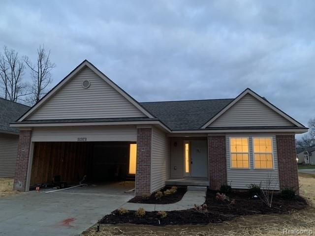 11469 Hidden Oaks Dr, Vienna Township, MI 48420