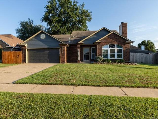 1146 E 137th St, Glenpool, OK 74033