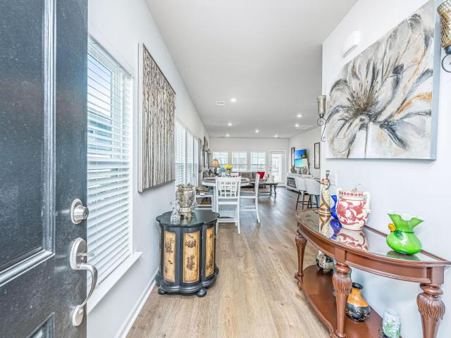 1146 Glorious Way