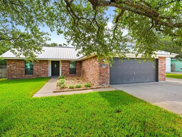 1146 Hickory Ave, Rockport, TX 78382
