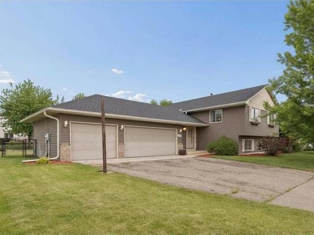 1146 Sparrow Rd, Waconia, MN 55387