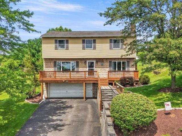 1146 Talan Dr, Endicott, NY 13760