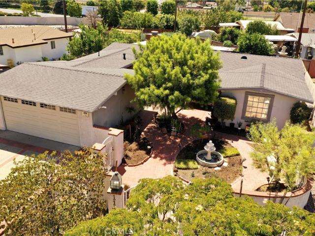 1146 W Claredge