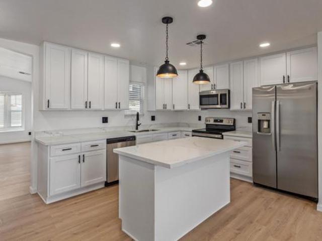 1146 W Hillview St, Mesa, AZ 85201